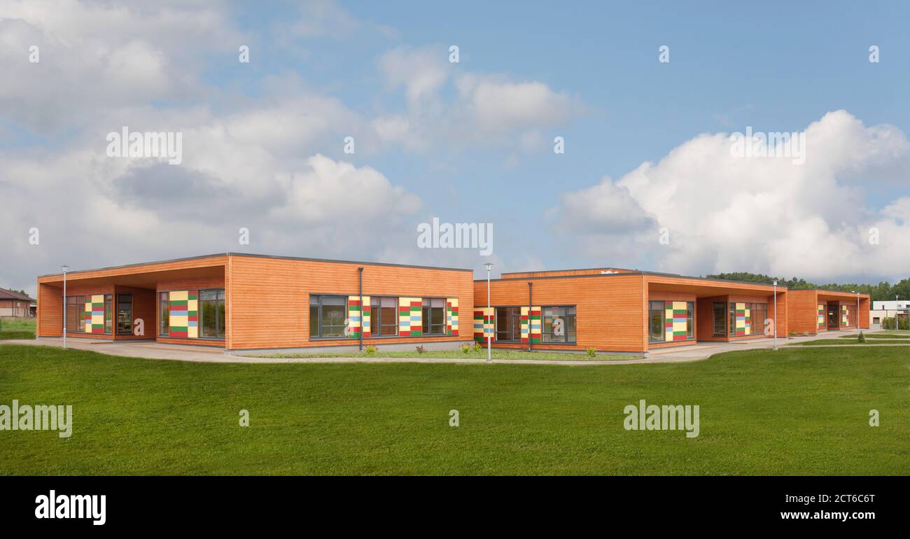 Elementary School Building Exterior Stock Photo - Alamy