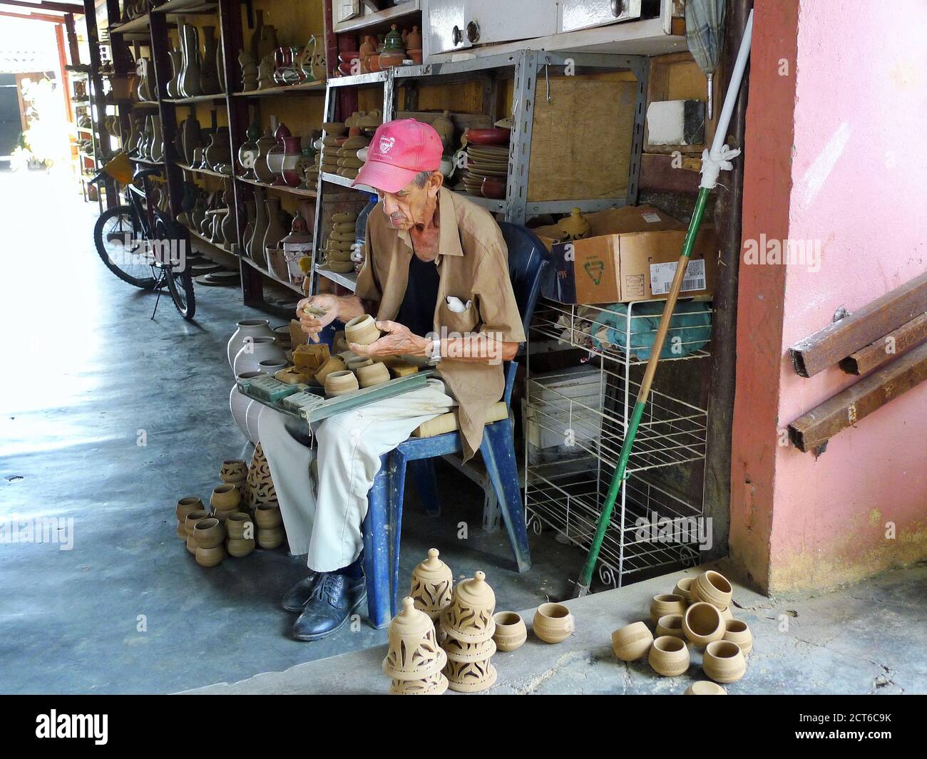 Clay artifacts hi-res stock photography and images - Alamy