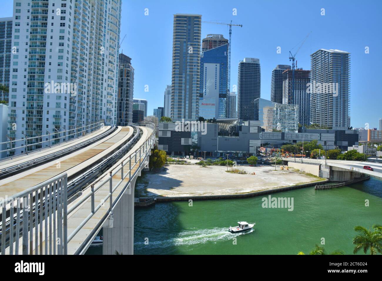 MIAMI, USA - MARCH 19, 2017 : Metromover train tracks bridge over the ...