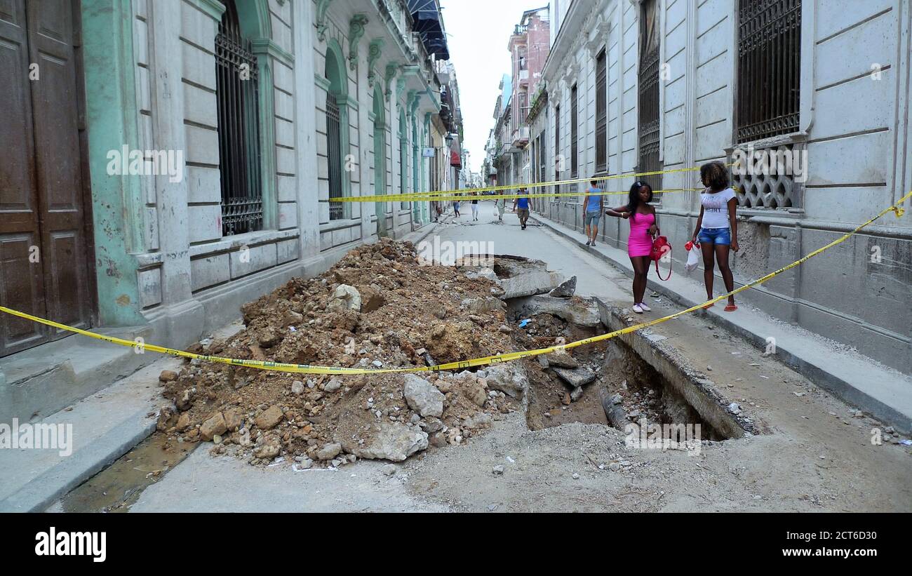 TWO GIRLS ON A COLLAPSED STRETCH OF ROAD IN OLD HAVANA Stock Photo - Alamy