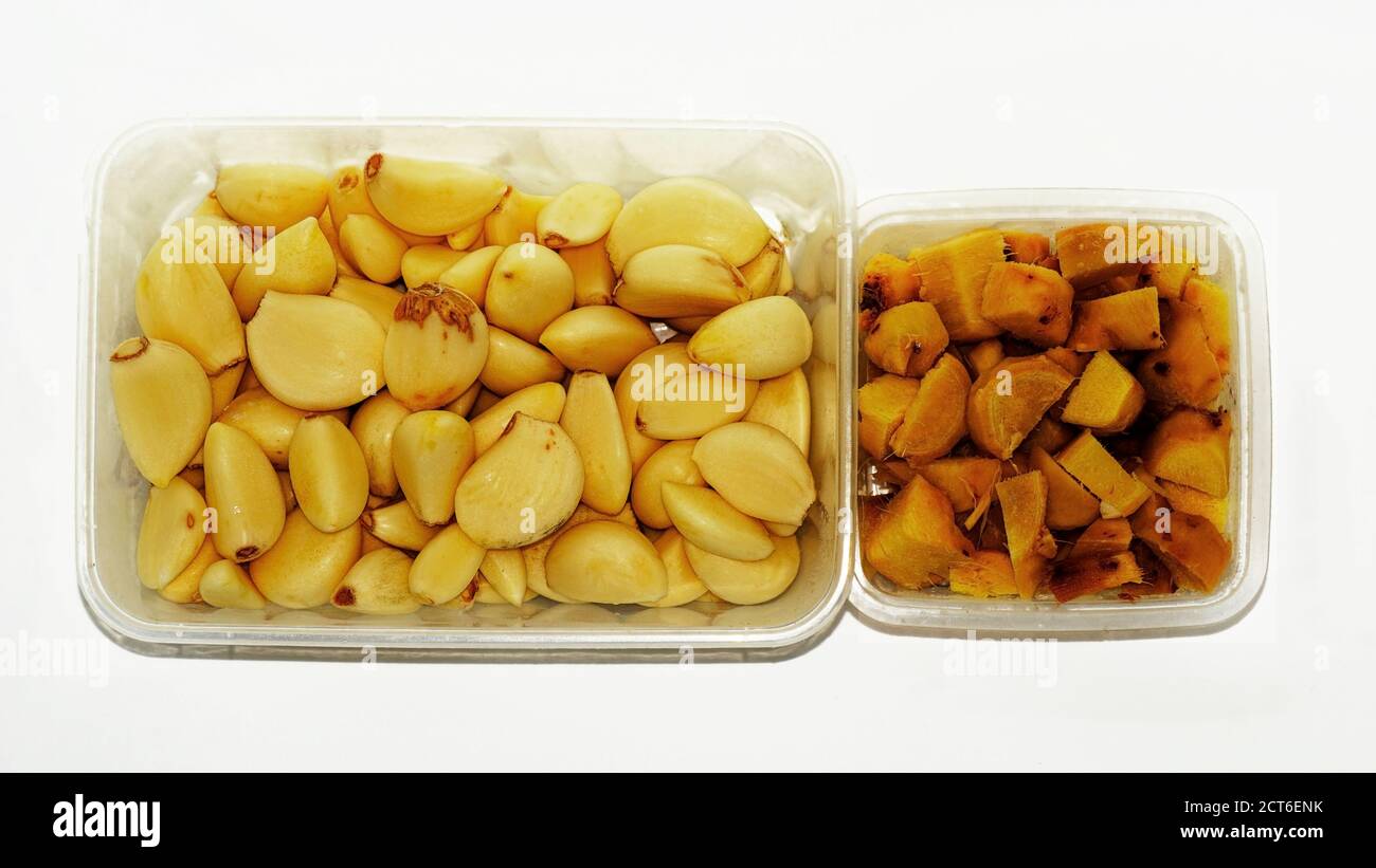 Garlic storage in container fridge hi-res stock photography and images ...