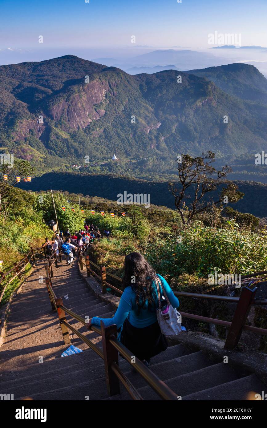 Pilgrims climbing the 5200 steps to the summit of Adams Peak (Sri Pada ...