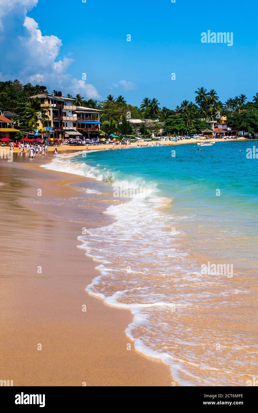 Accommodation on Unawatuna Beach, a sandy beach on the South Coast of ...
