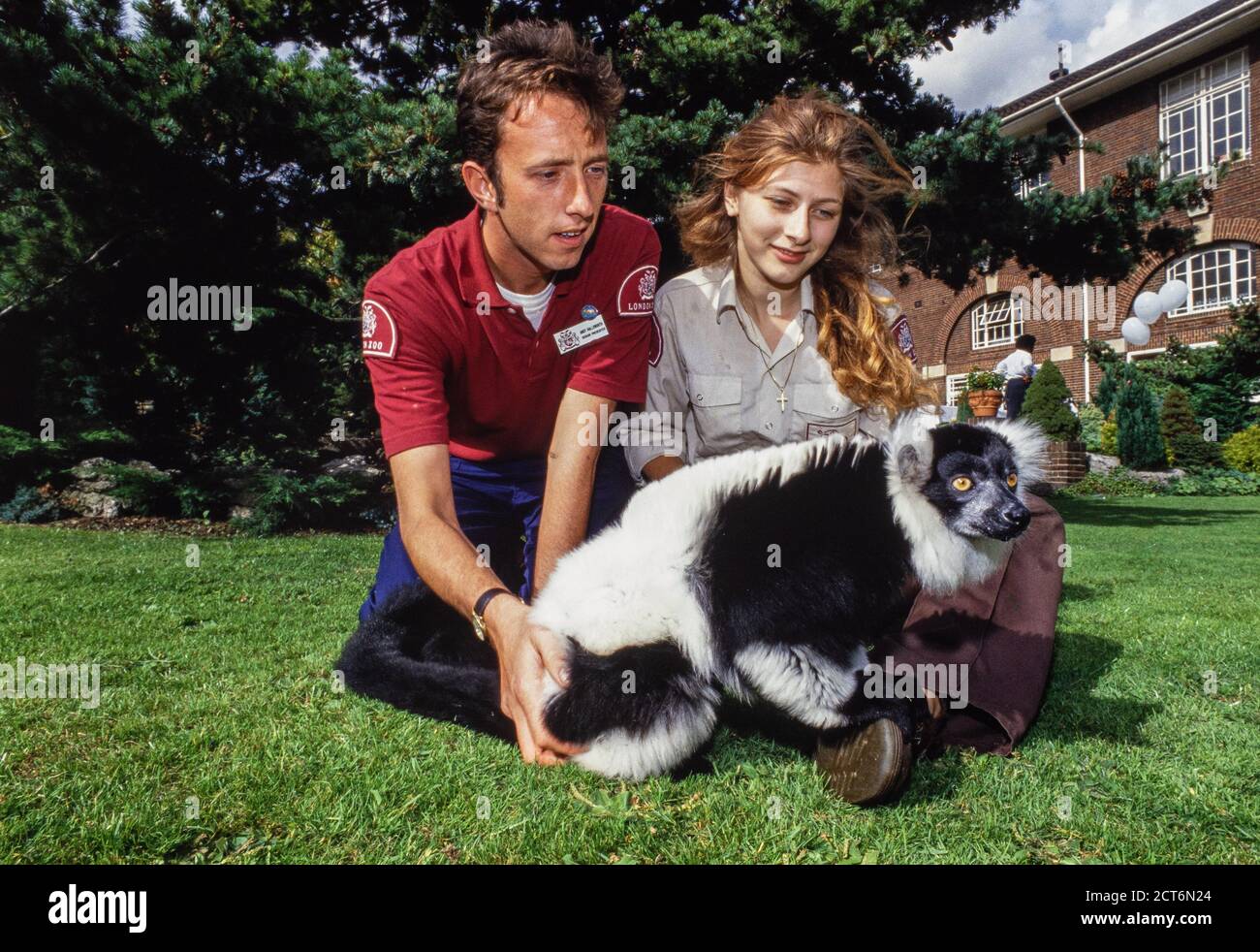 London zoo staff hi-res stock photography and images - Alamy