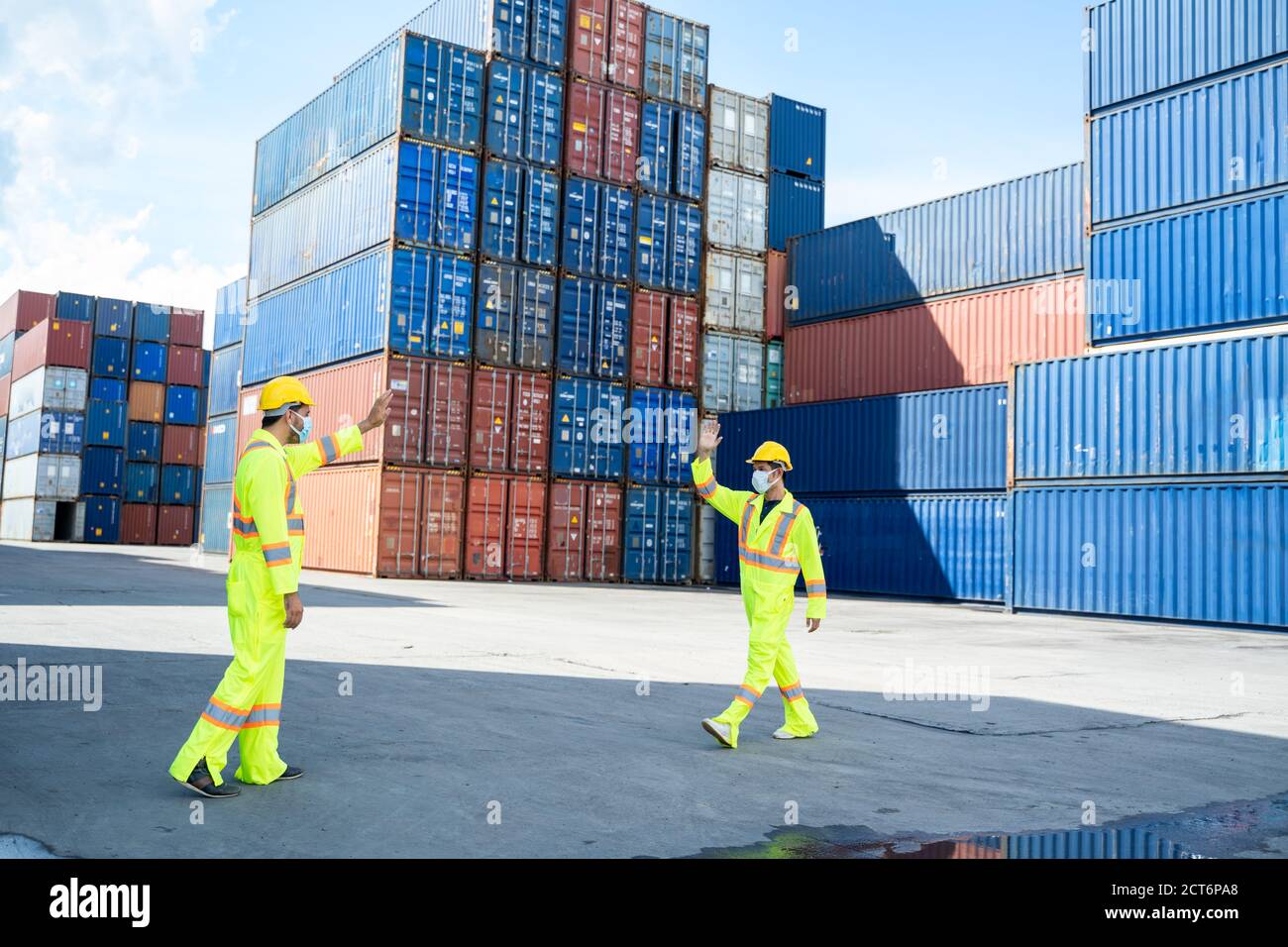Elbow greeting container hi-res stock photography and images - Alamy