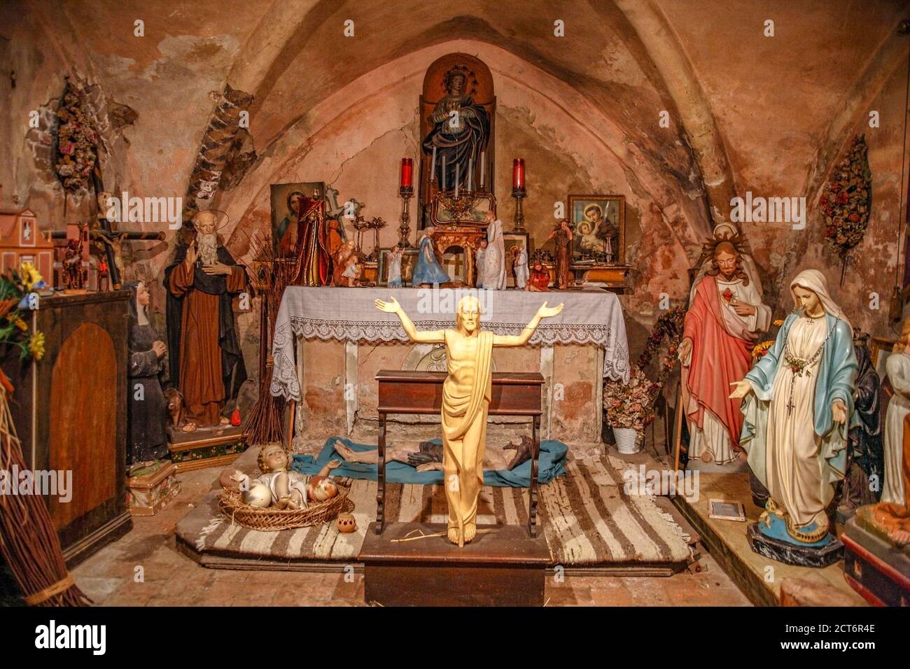 Anzola nell'Emilia (BO): Chiesa di Santa Maria in Strada - Crypt with ...