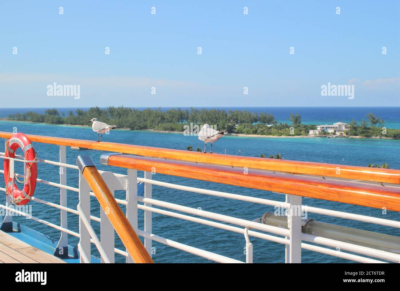 Cruise ship rail hi-res stock photography and images - Alamy
