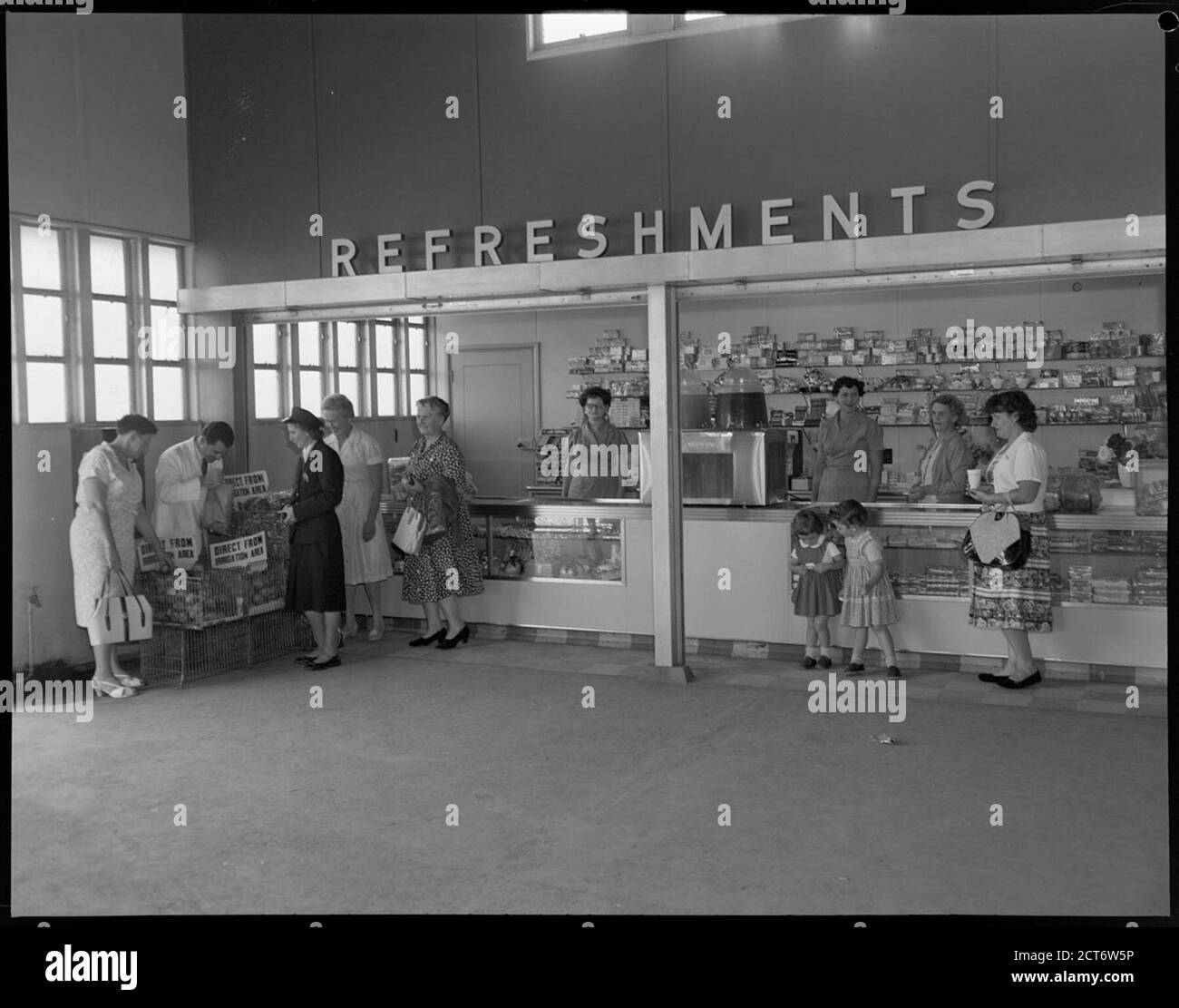 Vintage railway refreshment room hi-res stock photography and images ...