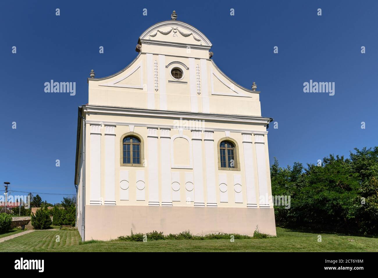 The exterior of the baroque synagogue in Mad, Hungary Stock Photo - Alamy