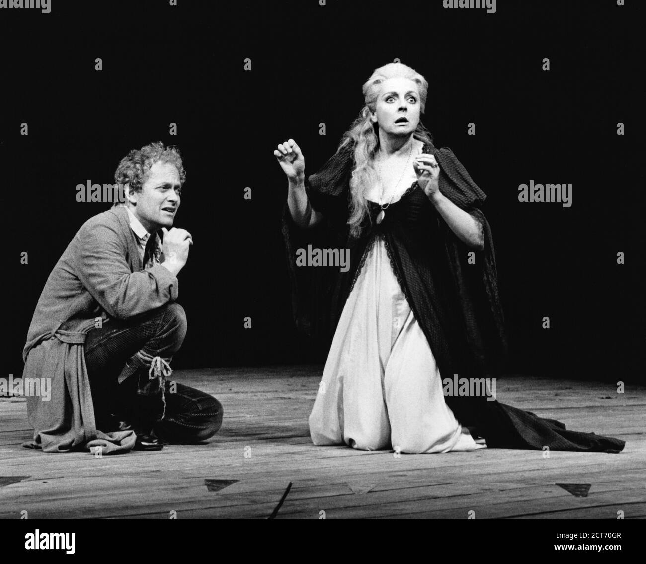 Michael Pennington (Hamlet), Barbara Leigh-Hunt (Gertrude) in HAMLET by ...