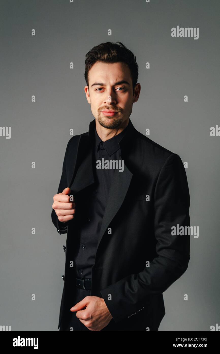 Unbuttoned suit jacket hi-res stock photography and images - Alamy
