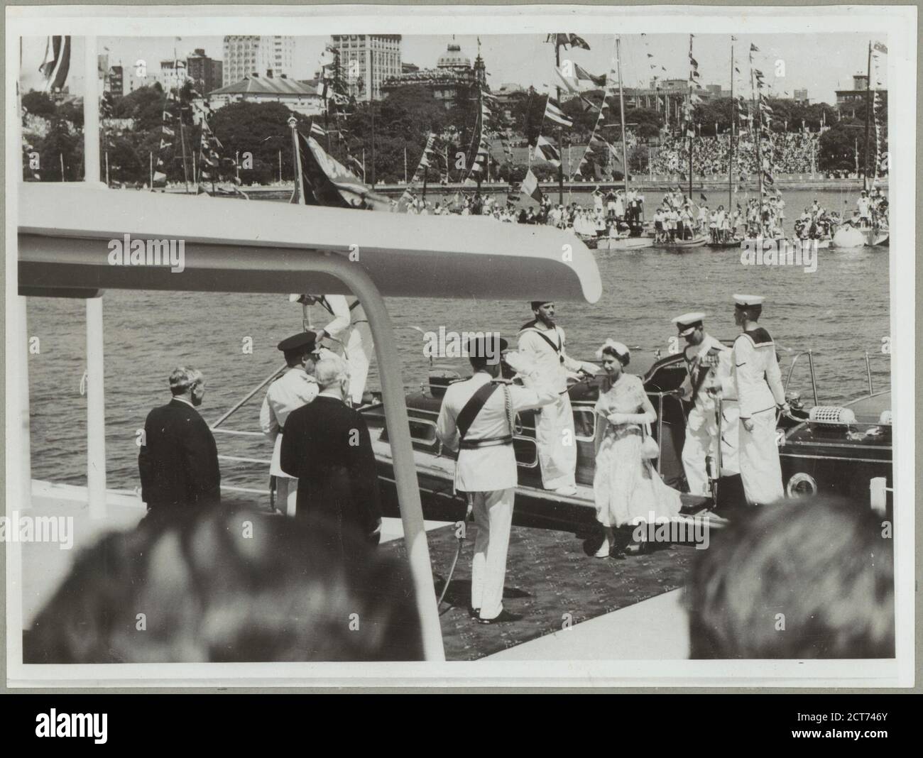 Queen elizabeth ii 1954 sydney hi-res stock photography and images - Alamy