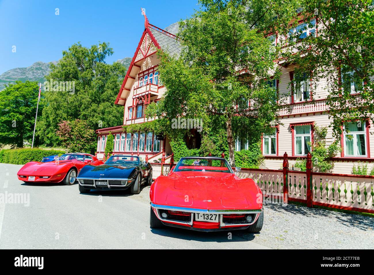 Vintage sports car parked home hi-res stock photography and images - Alamy