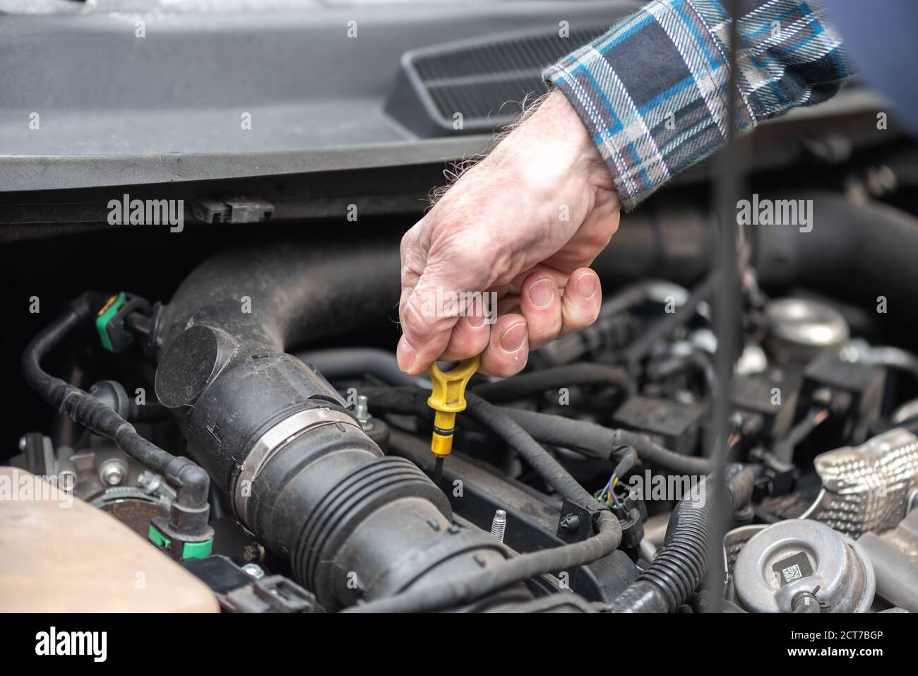 Car mechanic checking a car engine Stock Photo - Alamy
