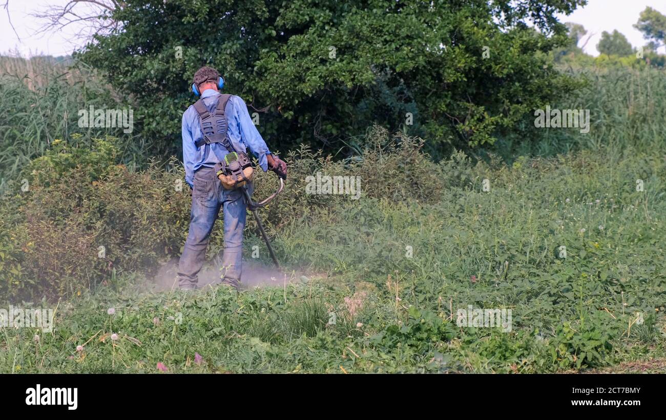 Weed cutter hi-res stock photography and images - Alamy