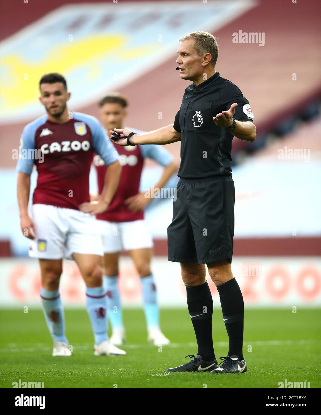 Match referee graham scott hi-res stock photography and images - Alamy