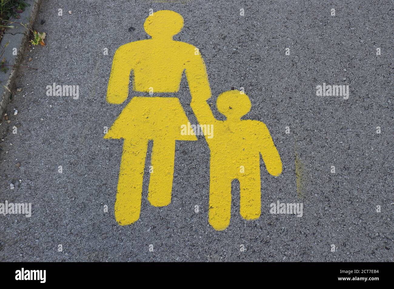 Green painted pedestrian crossing hi-res stock photography and images ...