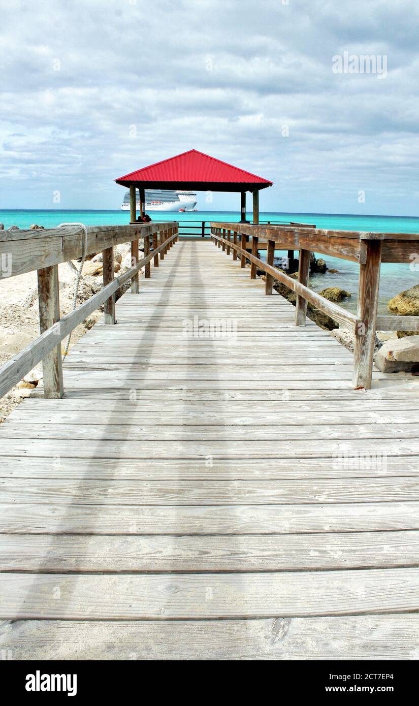 Dock leading to the ocean on a beautiful Caribbean island Stock Photo ...