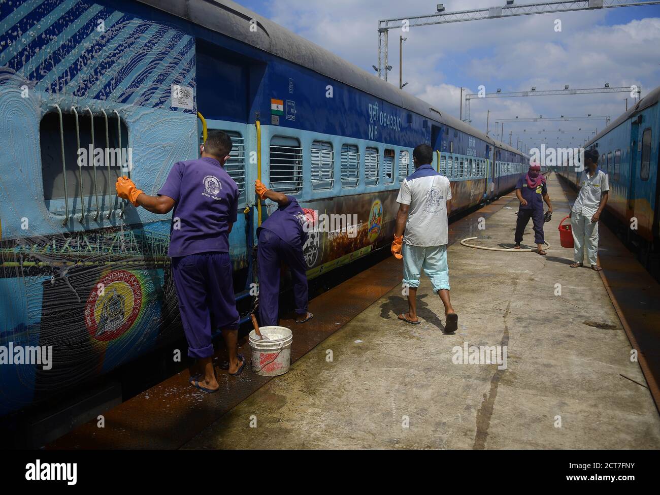 Railway workers are cleaning trains for the resumption of railway ...