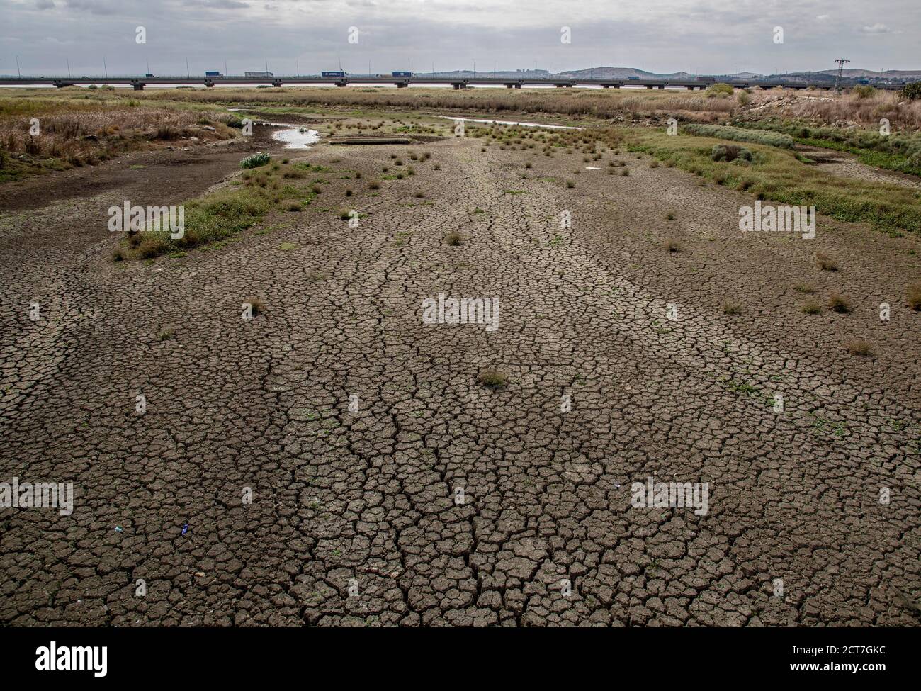 Dried up dams hi-res stock photography and images - Alamy