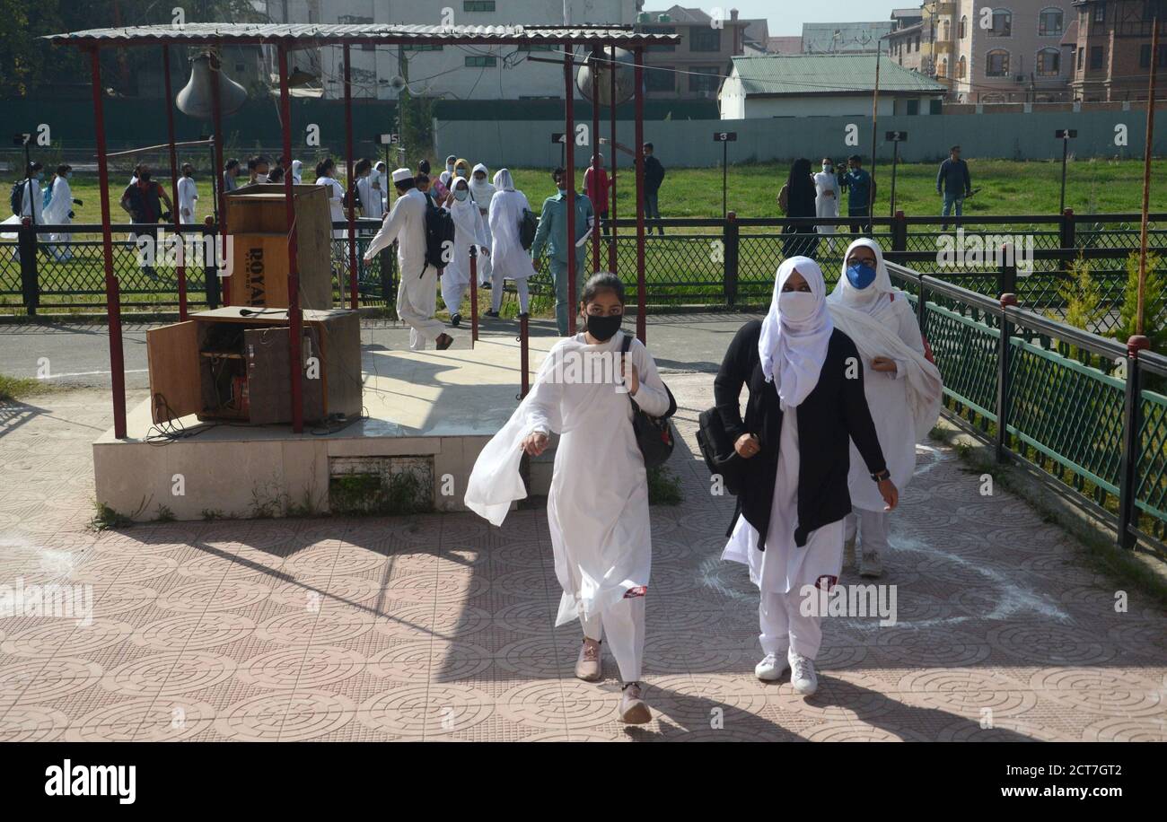 Muslim burqa classroom hi-res stock photography and images - Alamy