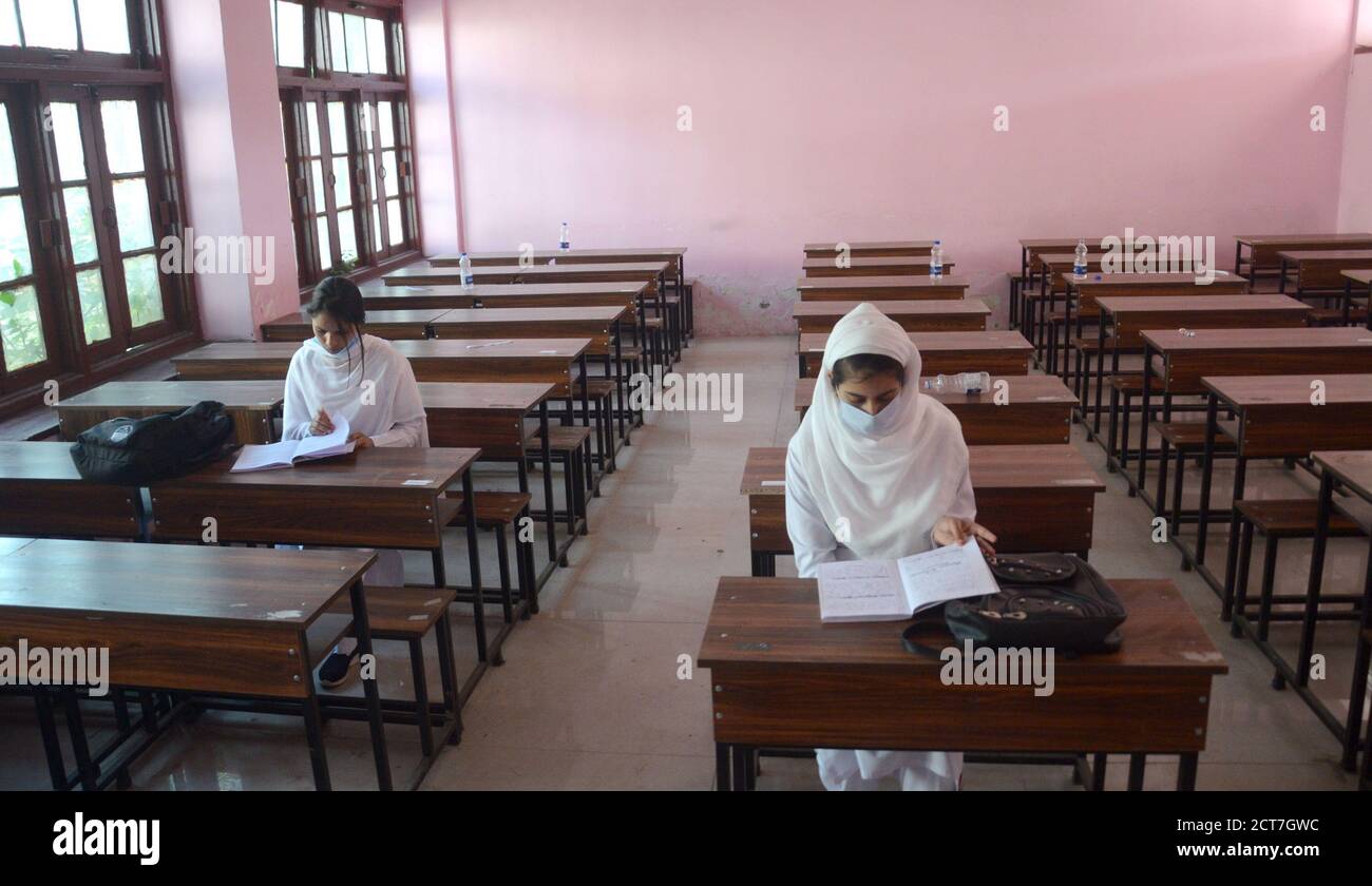 Muslim burqa classroom hi-res stock photography and images - Alamy