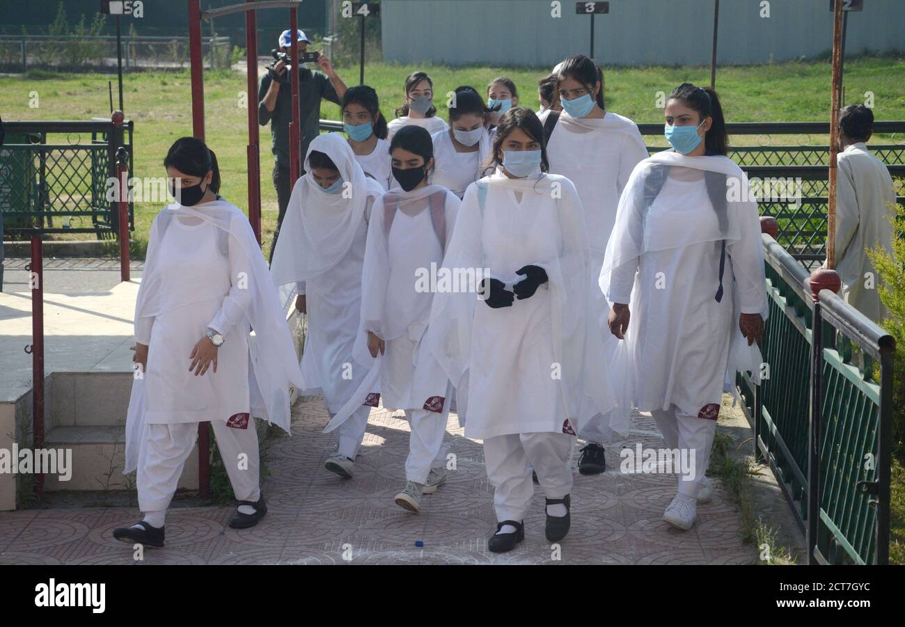 Muslim burqa classroom hi-res stock photography and images - Alamy