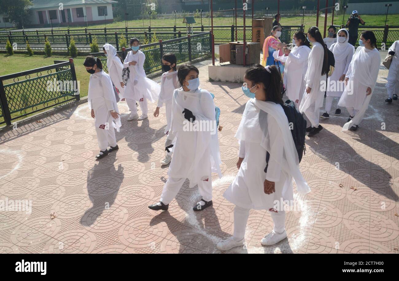 Muslim burqa classroom hi-res stock photography and images - Alamy