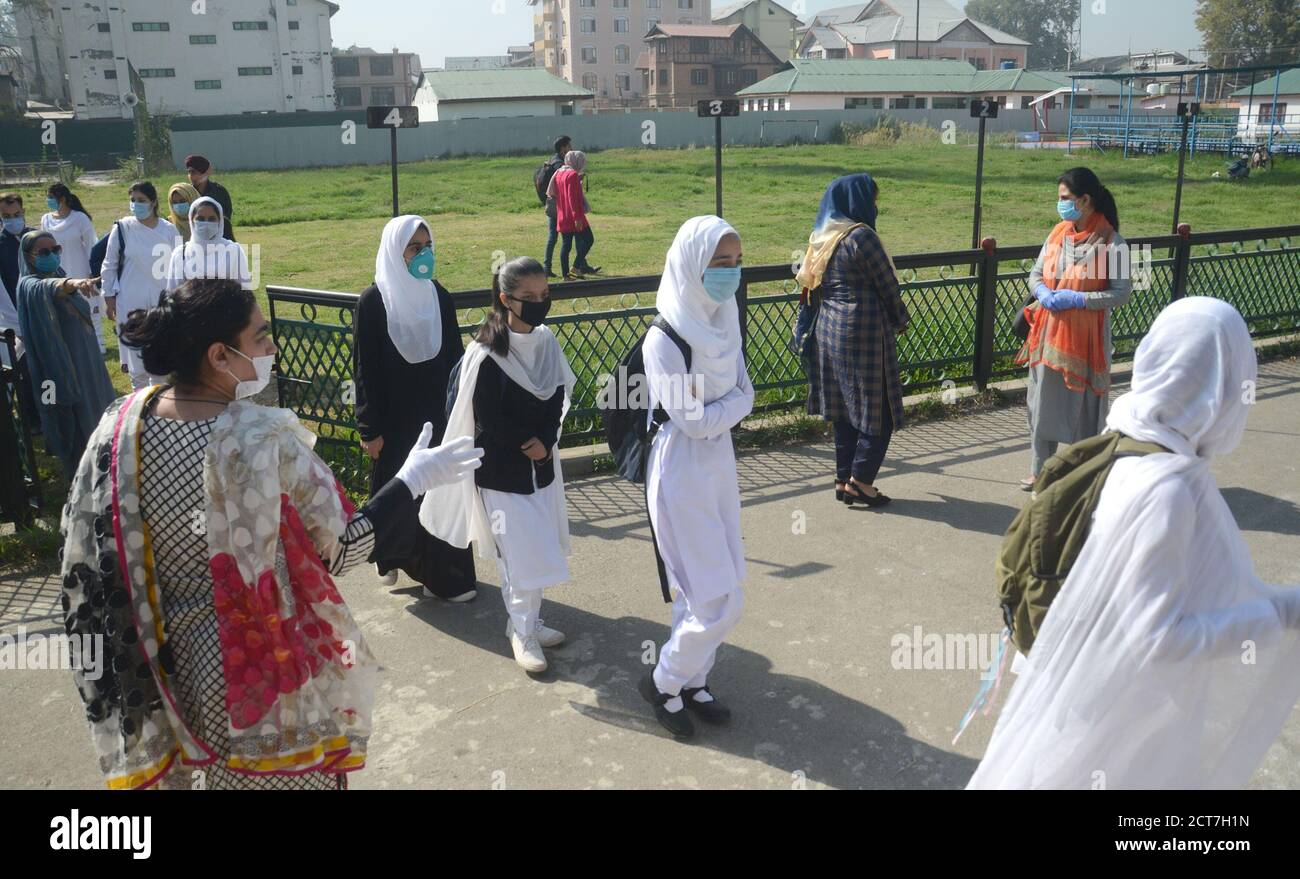 Muslim burqa classroom hi-res stock photography and images - Alamy