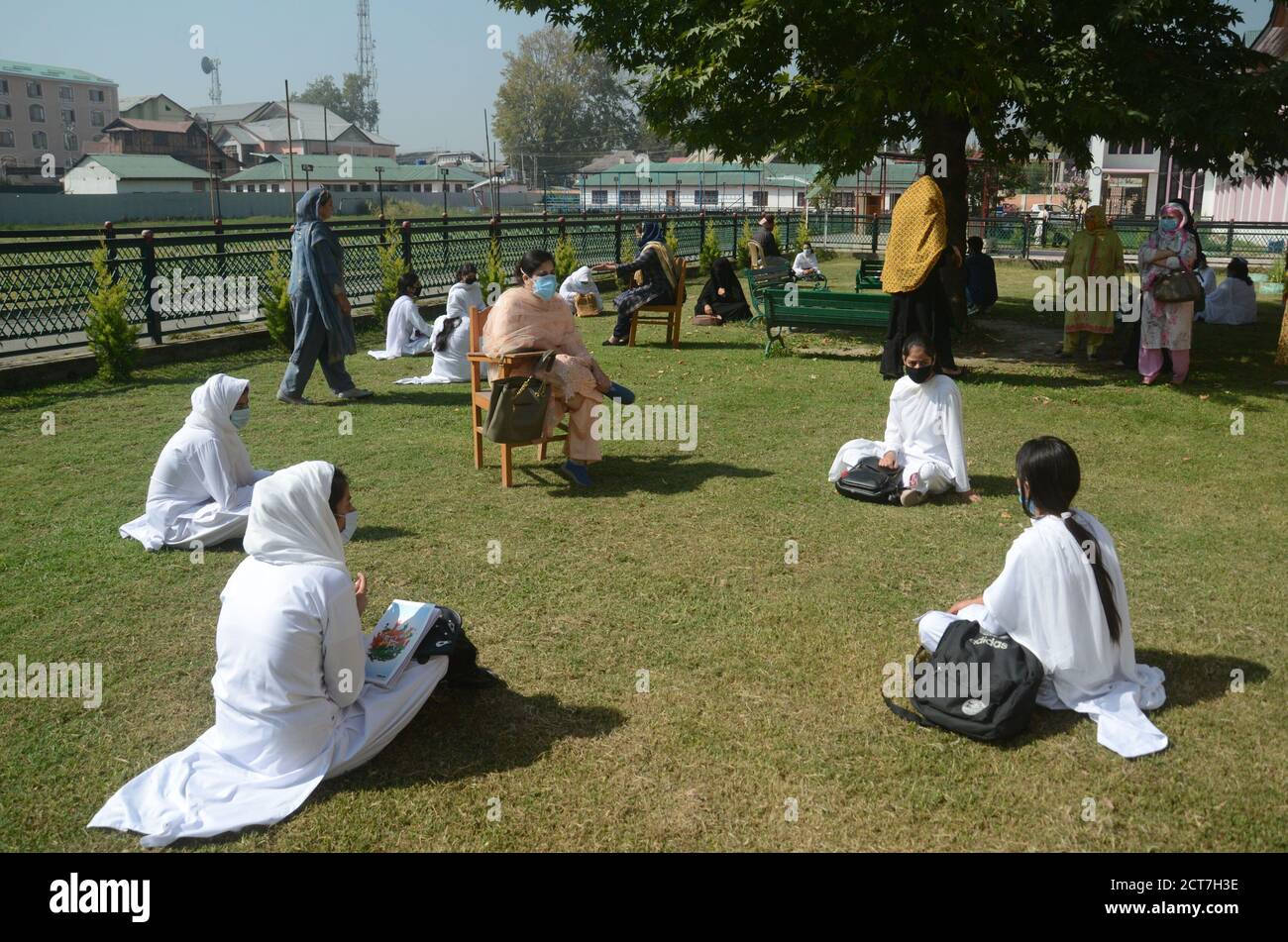 Muslim burqa classroom hi-res stock photography and images - Alamy