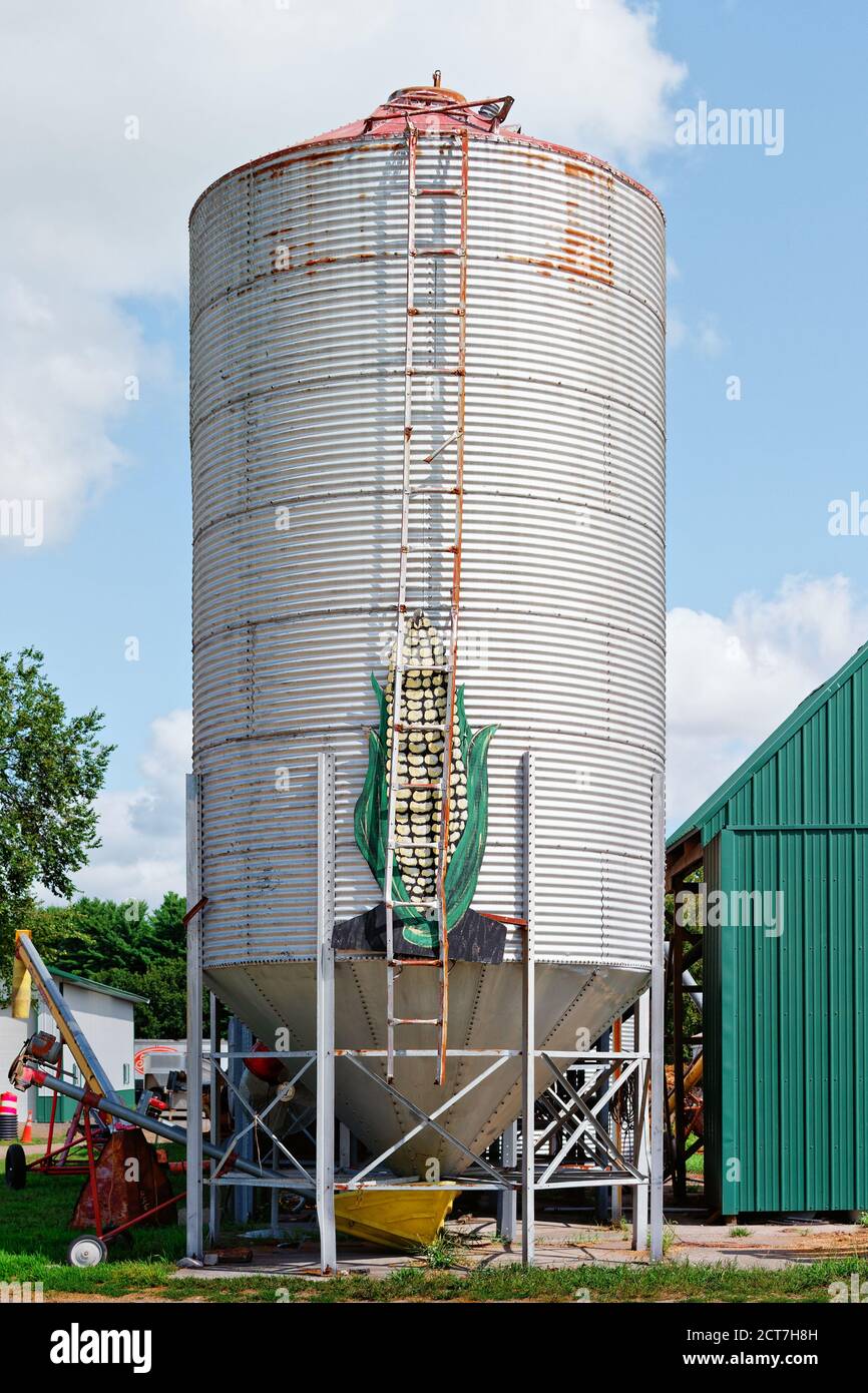 Ladder on silo hi-res stock photography and images - Alamy