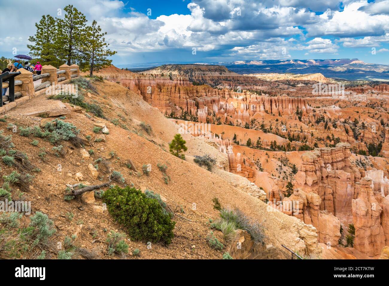 Sunset Point lookout in Bryce Canyon National Park in Utah Stock Photo ...