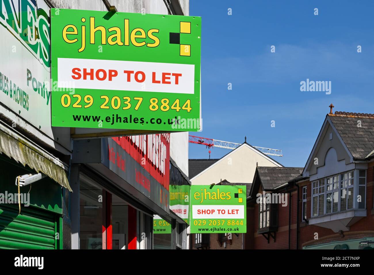 Signs on buildings hi-res stock photography and images - Alamy