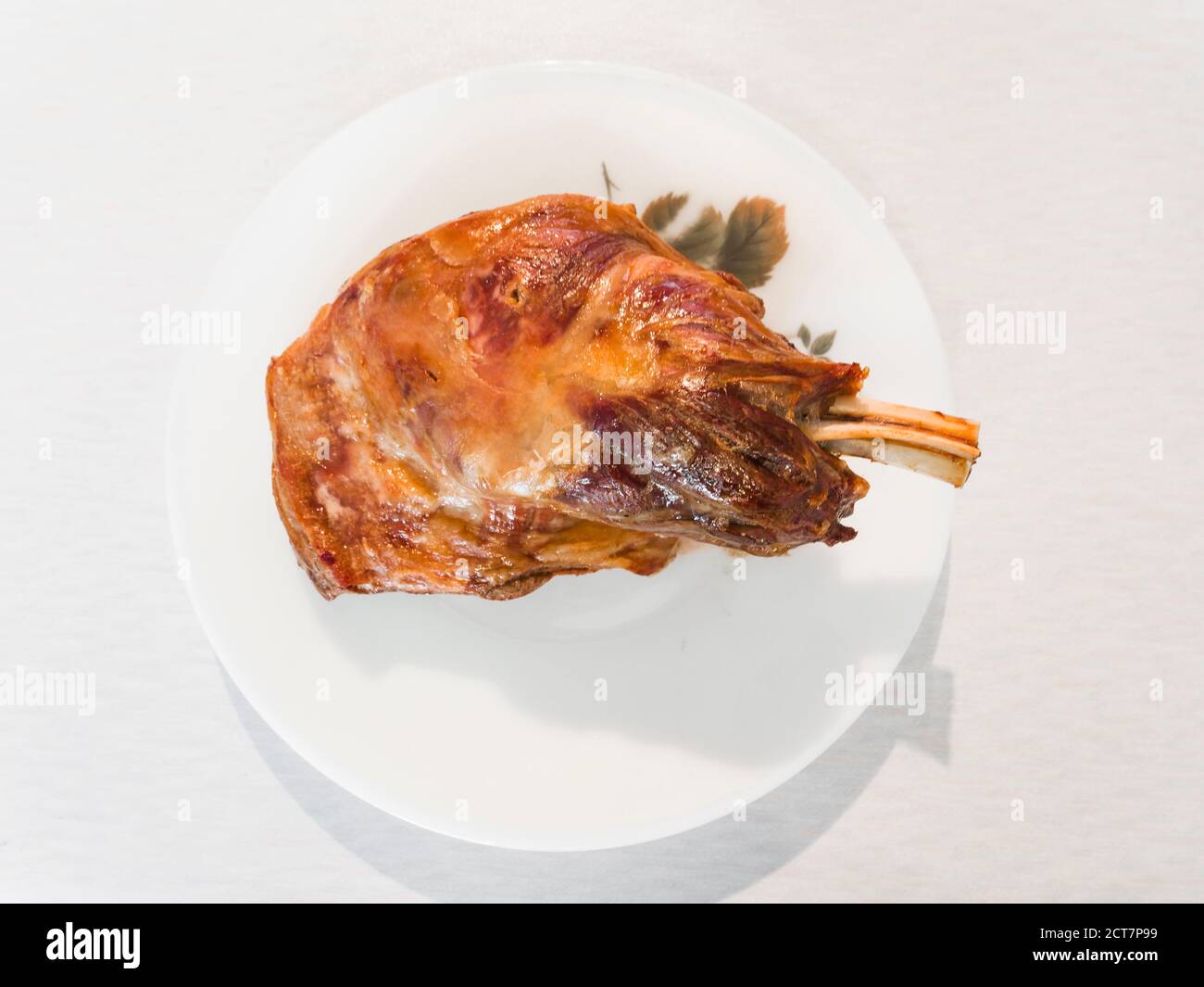 Shoulder of cooked lamb Stock Photo - Alamy