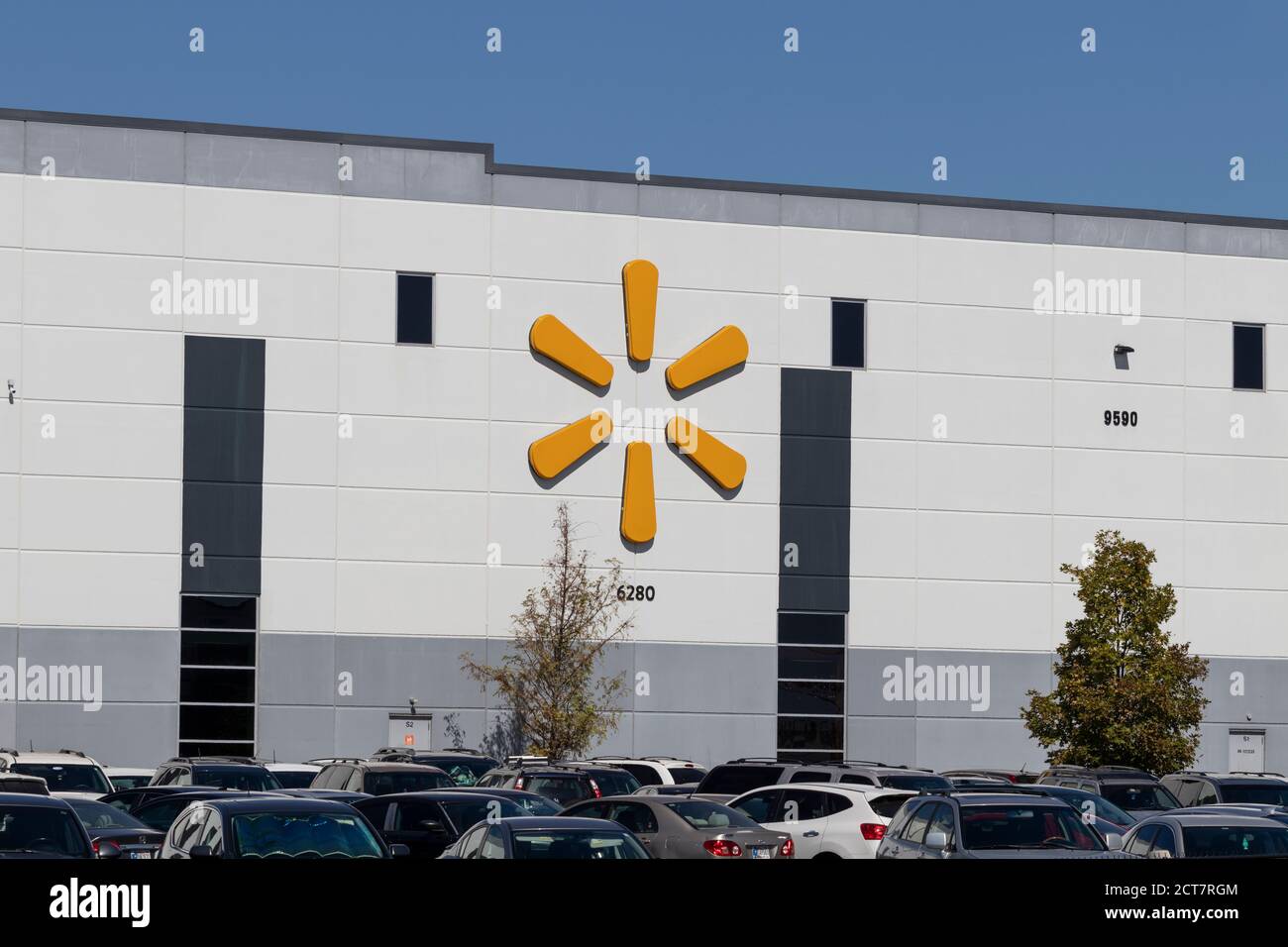 Walmart Fulfillment Center High Resolution Stock Photography and Images ...