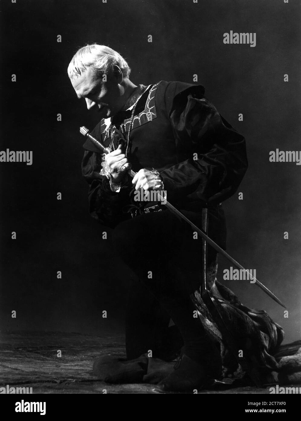 Hamlet ghost 1948 hi-res stock photography and images - Alamy