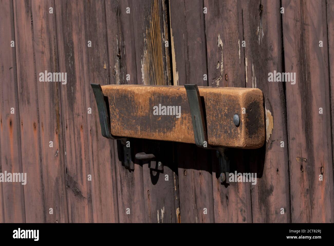 Block of wood is rustic and effective lock on shed door Stock Photo - Alamy