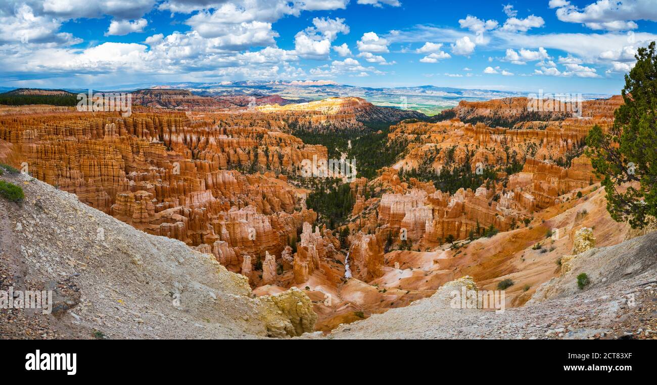 Inspiration Point lookout in Bryce Canyon National Park in Utah Stock ...