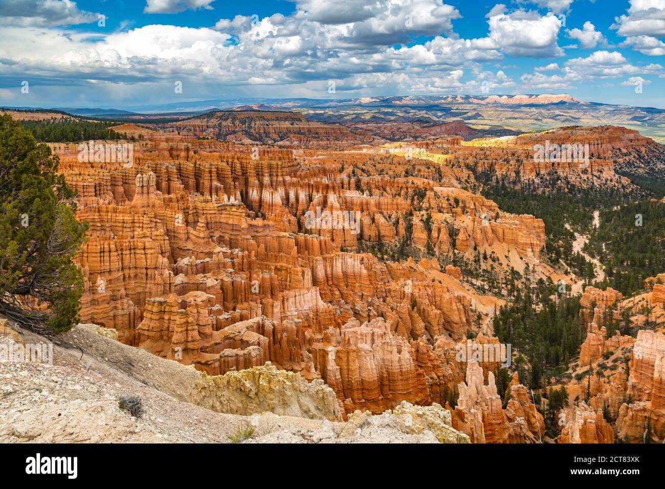 Inspiration Point lookout in Bryce Canyon National Park in Utah Stock ...