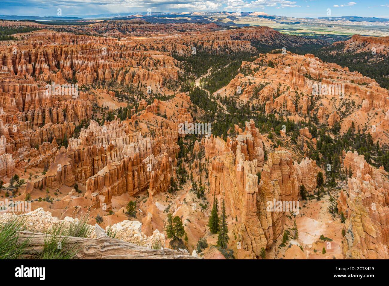 Inspiration Point lookout in Bryce Canyon National Park in Utah Stock ...