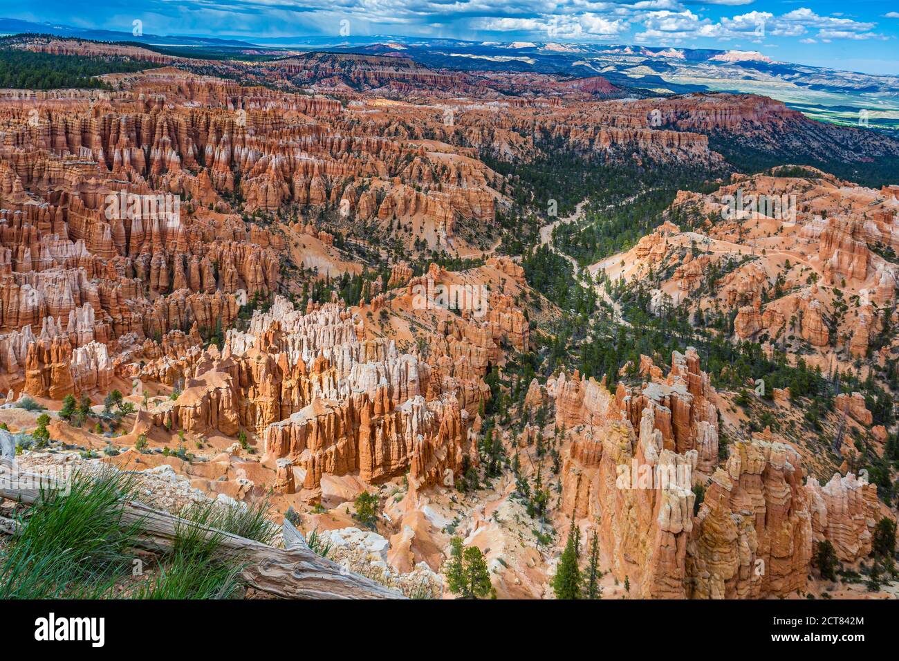 Inspiration Point lookout in Bryce Canyon National Park in Utah Stock ...