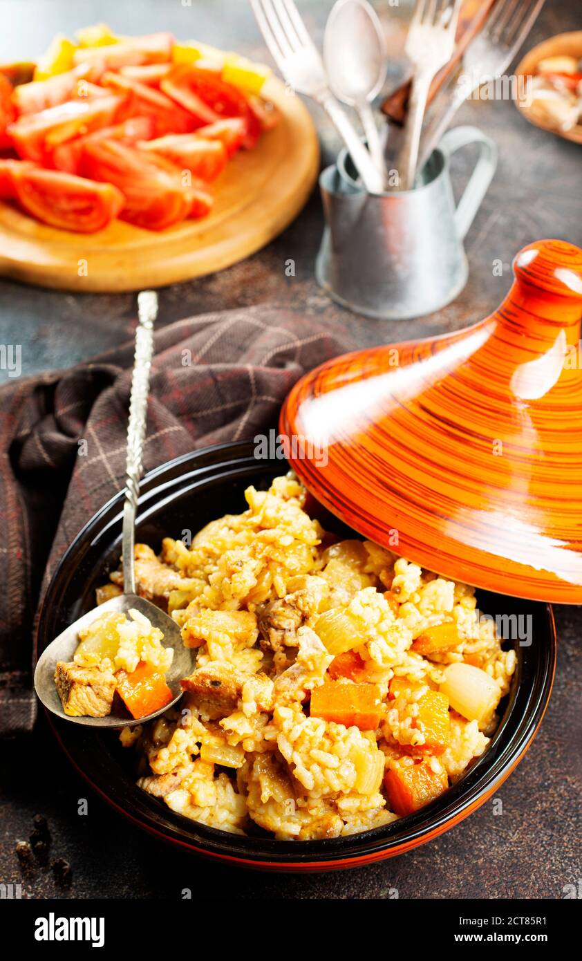 Tagine with traditional uzbek pilaf. rice with meat Stock Photo - Alamy