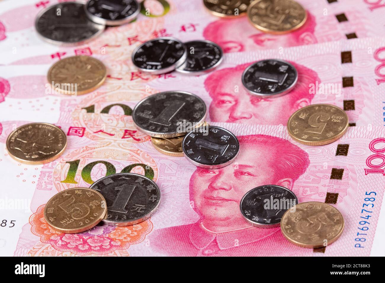 Collage of New Chinese 100 RMB or Yuan featuring Chairman Mao on the ...