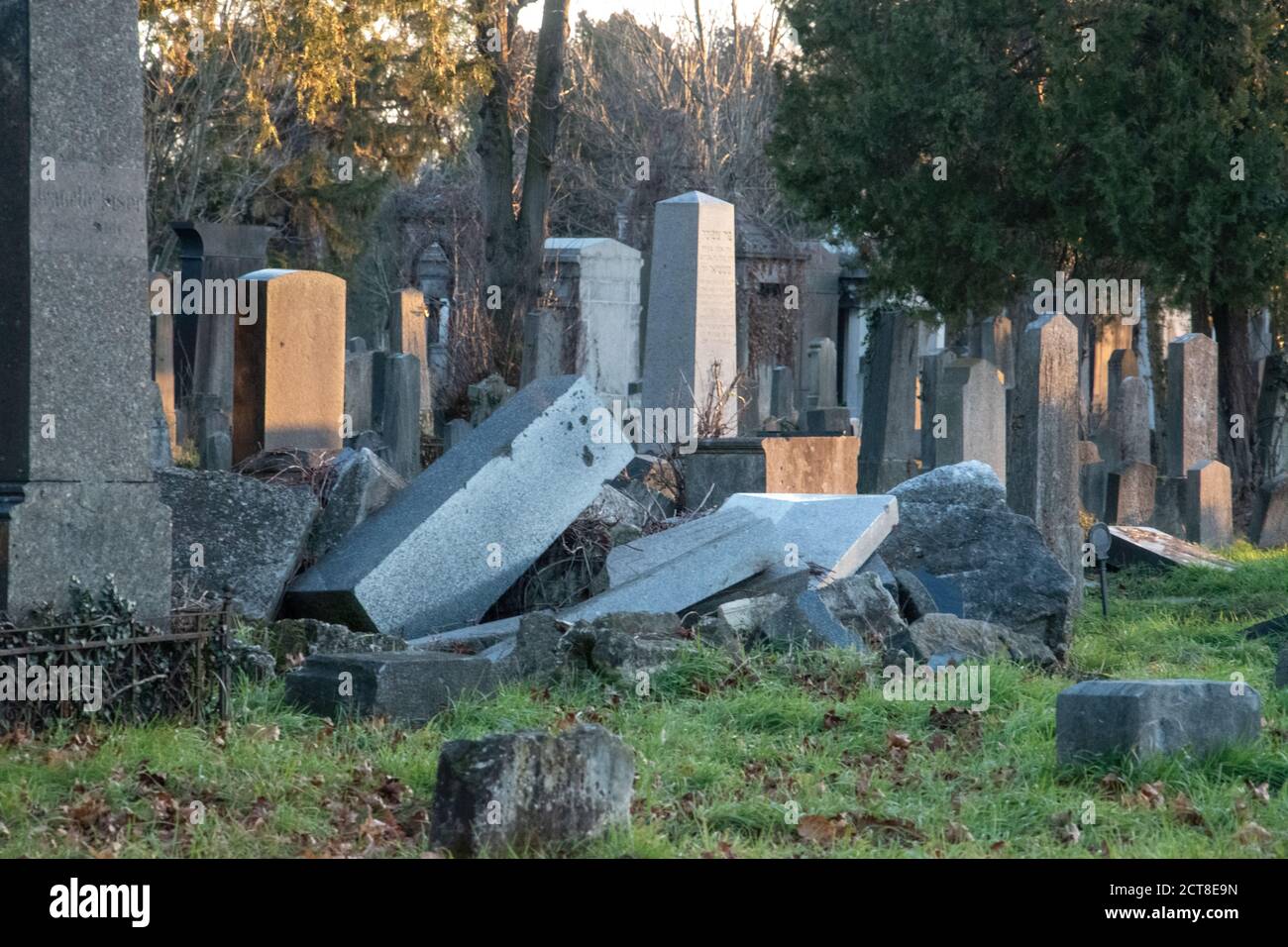 Jewish section central cemetery hi-res stock photography and images - Alamy