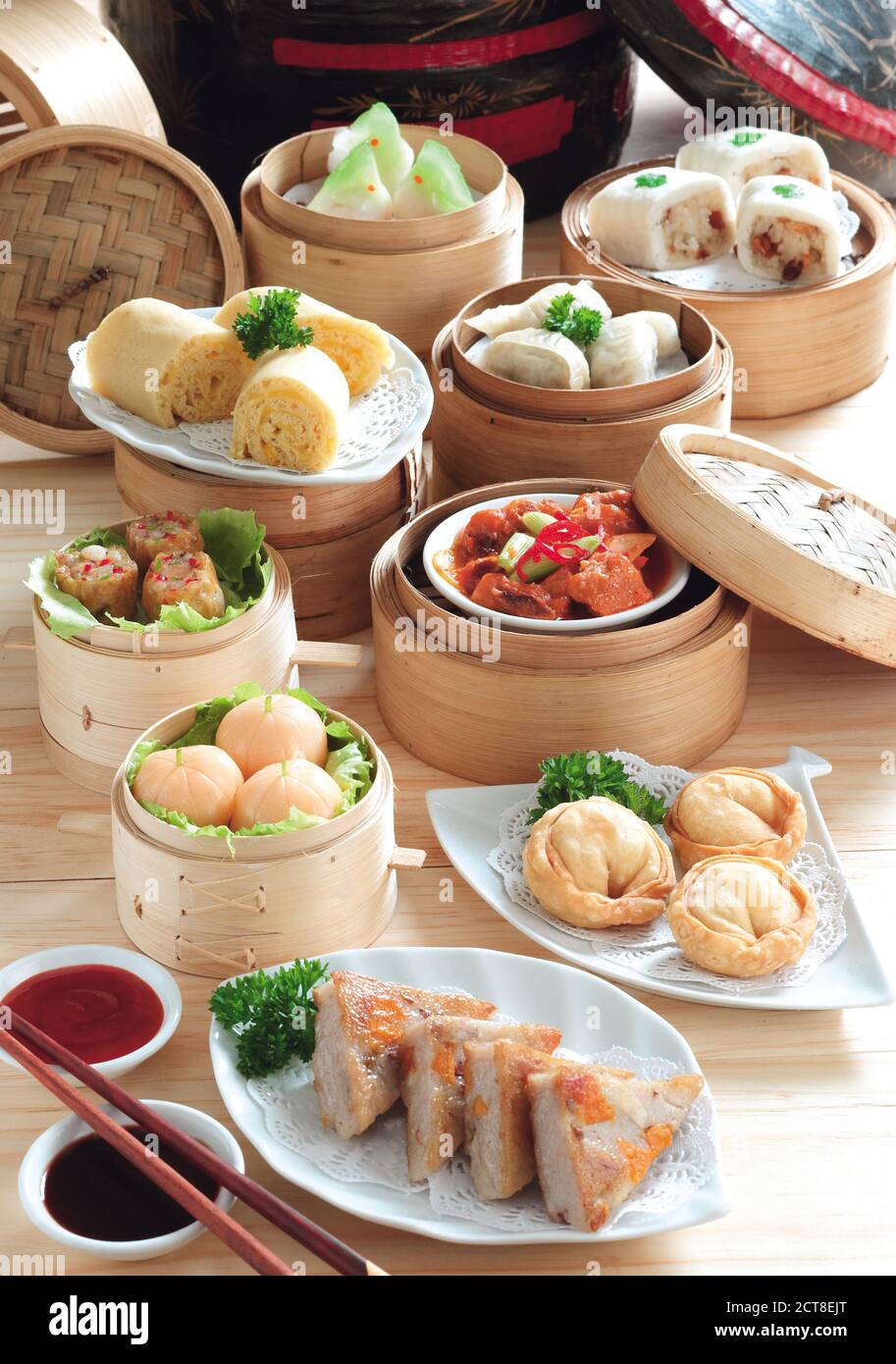Assorted asian food dim sum in bamboo steamer Stock Photo - Alamy