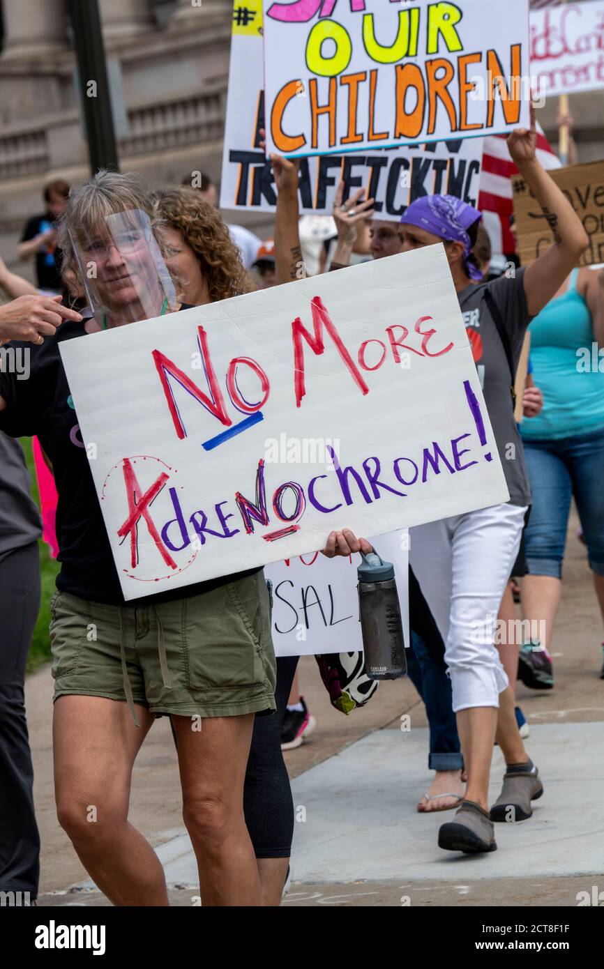 Children holding protest signs hi-res stock photography and images - Alamy