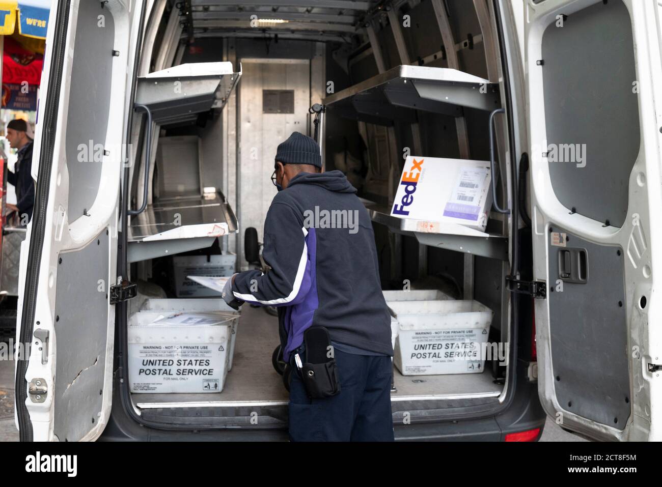 Mail volumes hi-res stock photography and images - Alamy