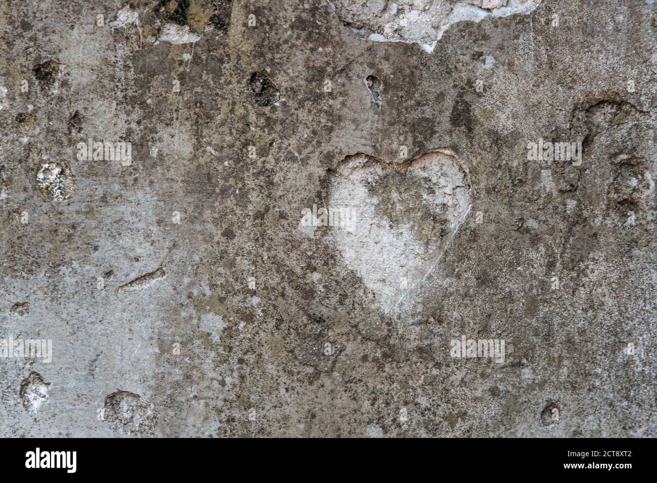 The shape of a heart on a old concrete wall Stock Photo - Alamy