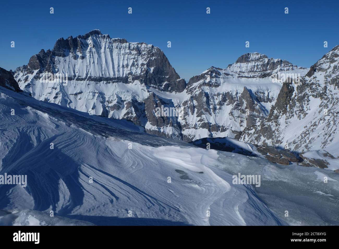 View from the Lötschental to the neighboring Doldenhorn mountain range ...