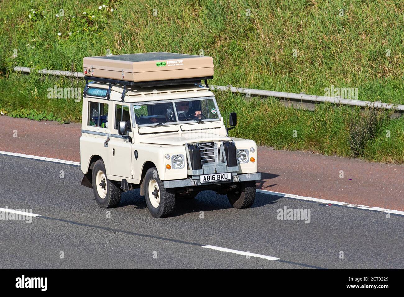 Series 3 petrol hardtop land rover hi-res stock photography and images ...